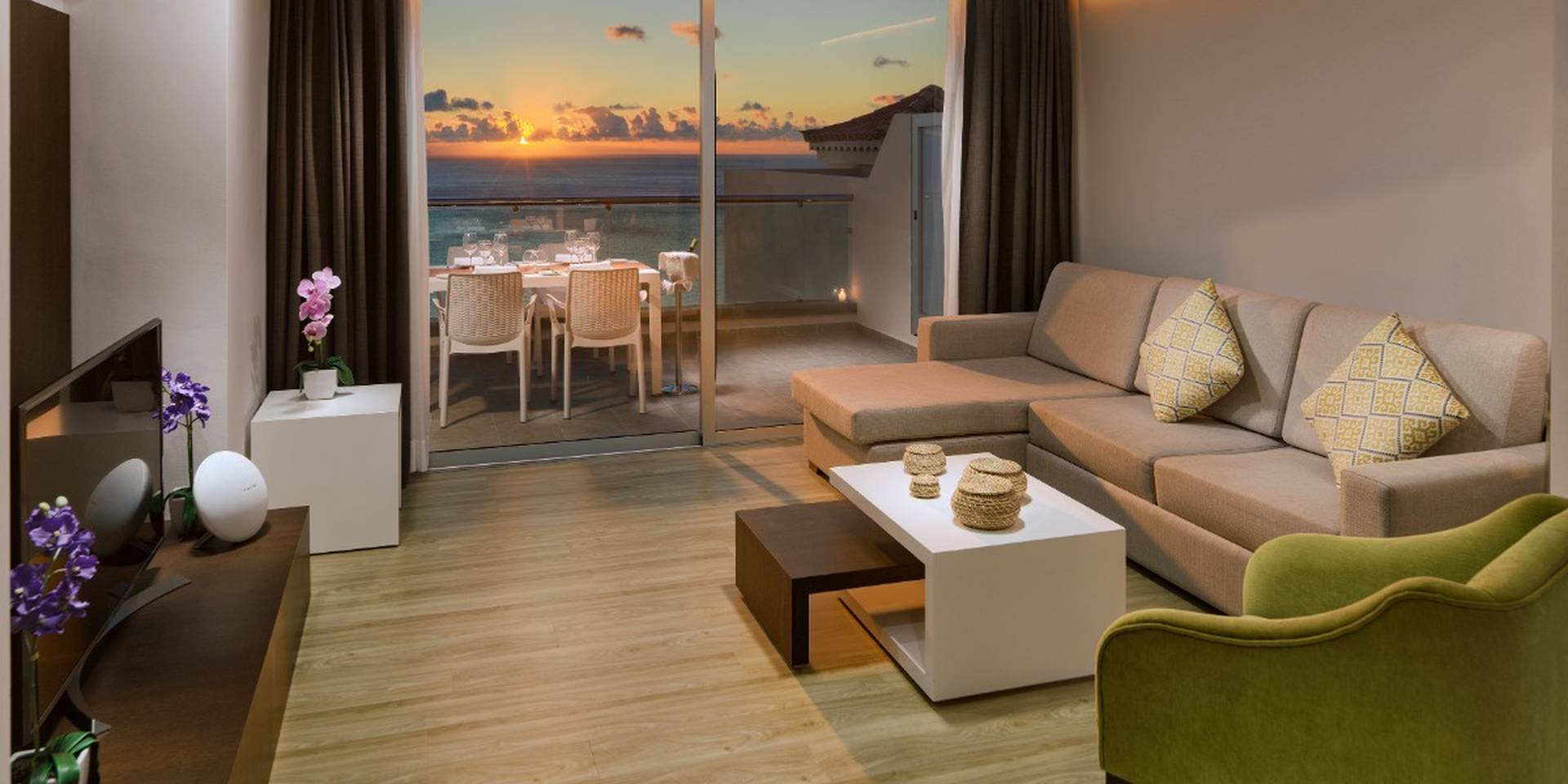 2 Bedroom Luxury Apartment with Sea View Jacuzzi | Royal Sun Resort