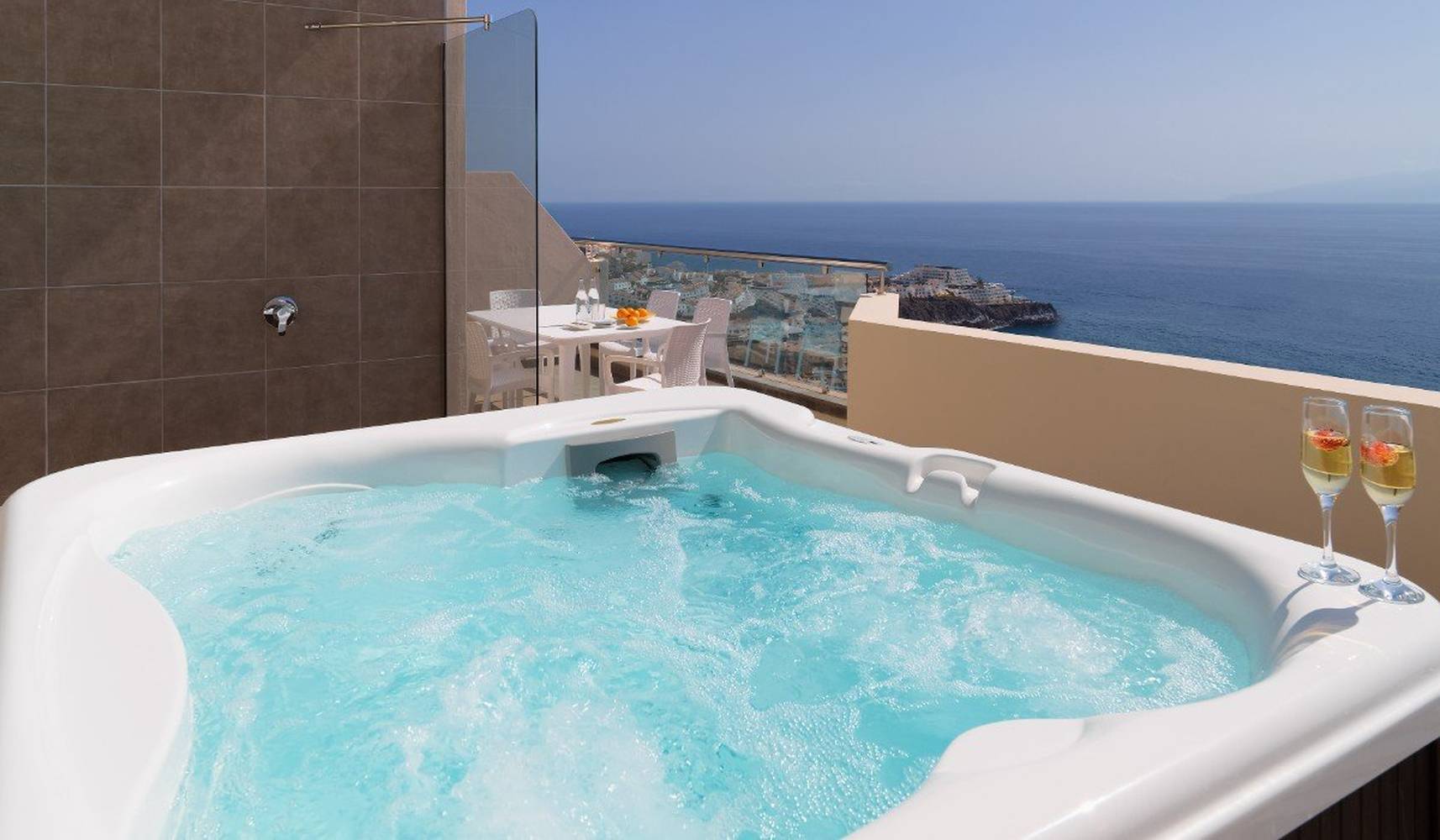 1 Bedroom Luxury Apartment with Sea View Jacuzzi